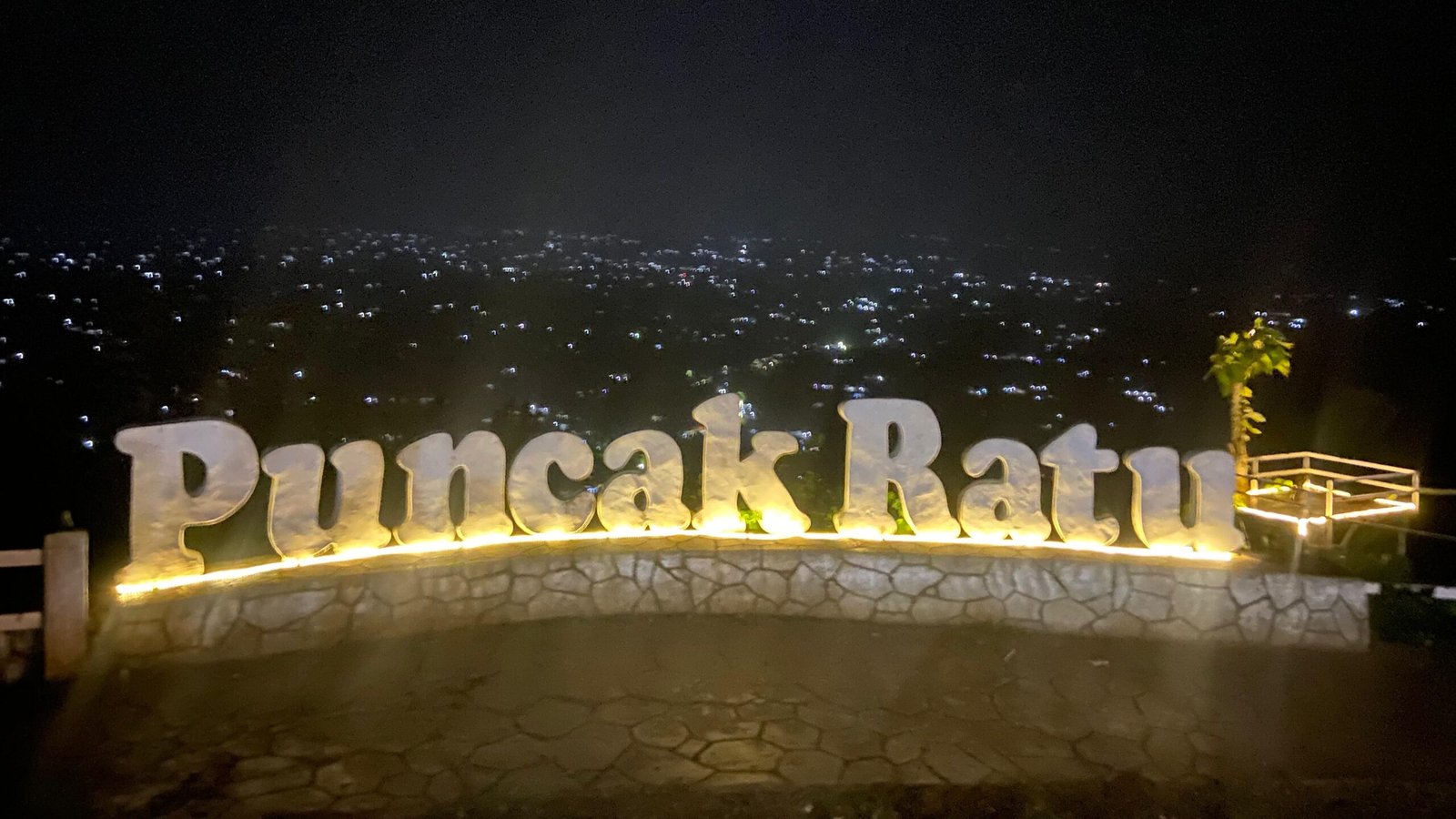 Puncak Ratu Pamekasan, Menyaksikan Madura dari Ketinggian